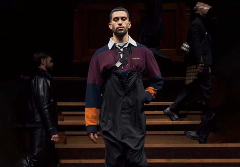 Mahmood protagonista della sfilata di Burberry a Londra